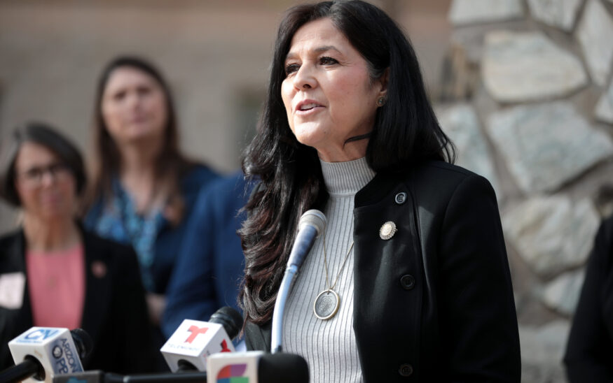 Immigration policy prompts Arizona Senator to carry proof of ...